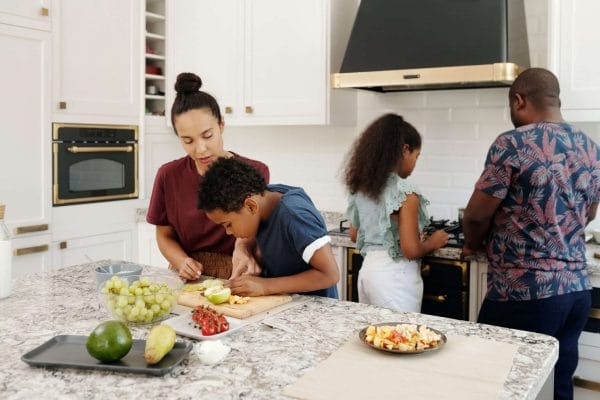 How do Moms Keep Their Families Organised - StriveZen